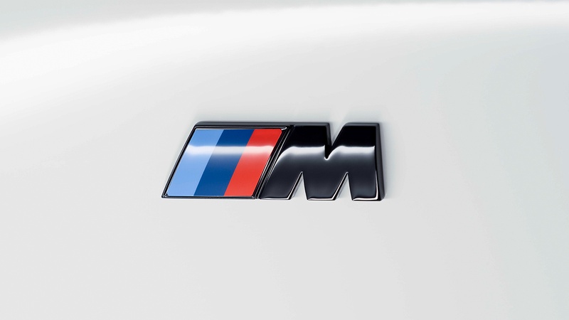 Position Logo M sur les côtés X5 45e (2020) - MA-BMW.com